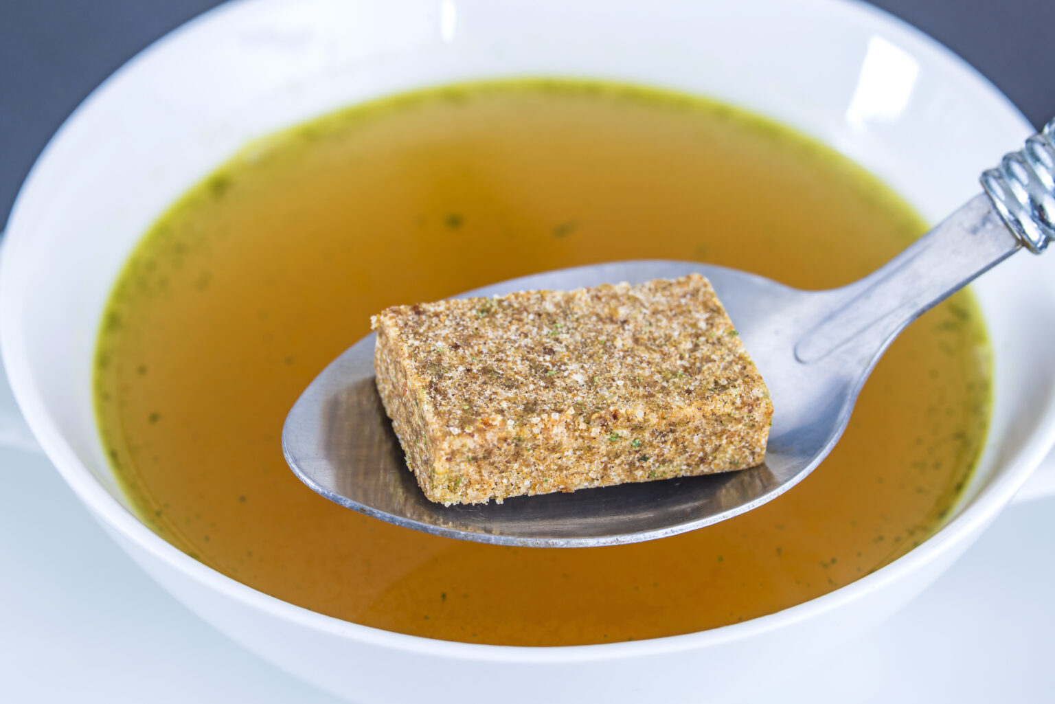 7 Differences Between Bouillon Cubes vs Liquid Broth for Healthier Cooking